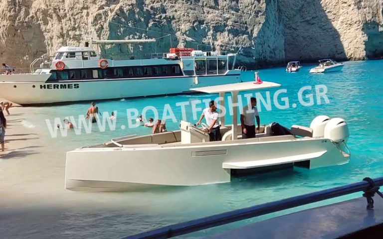 Ζάκυνθος: σκάφος βγήκε στη παραλία Ναυάγιο… με ερπύστριες! (ΒΙΝΤΕΟ ...